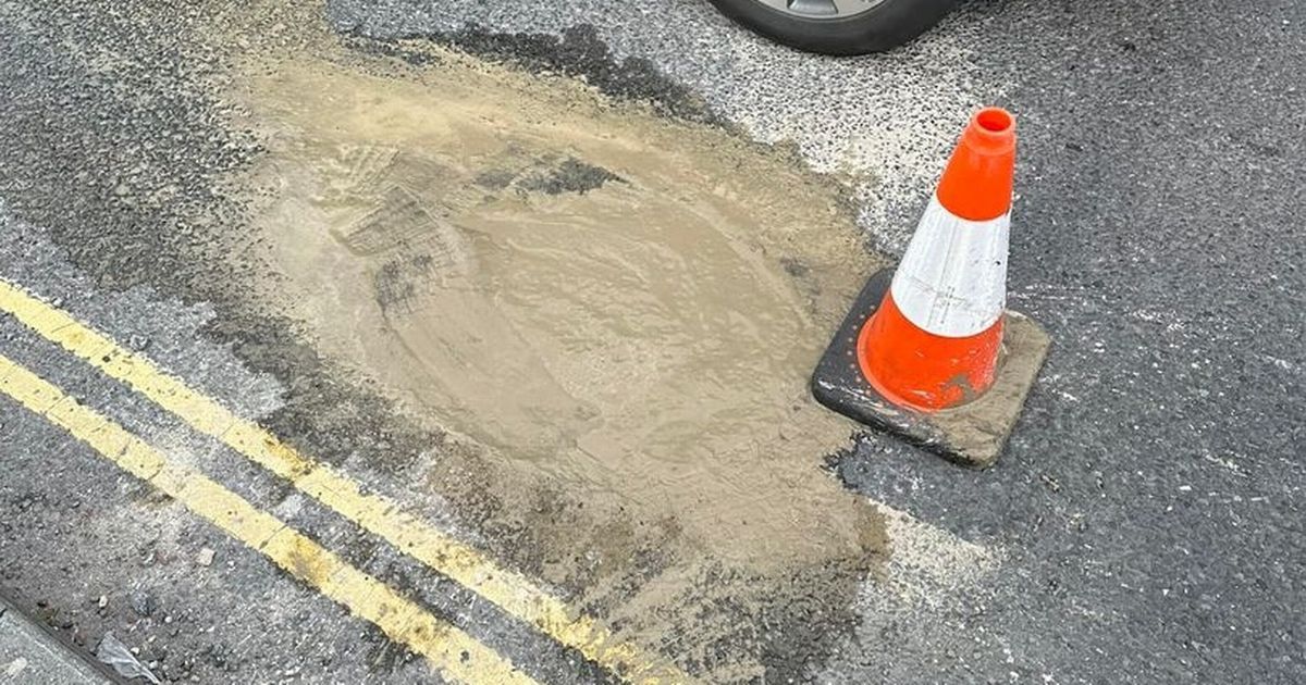 Vigilante spends an hour fixing giant pothole before…