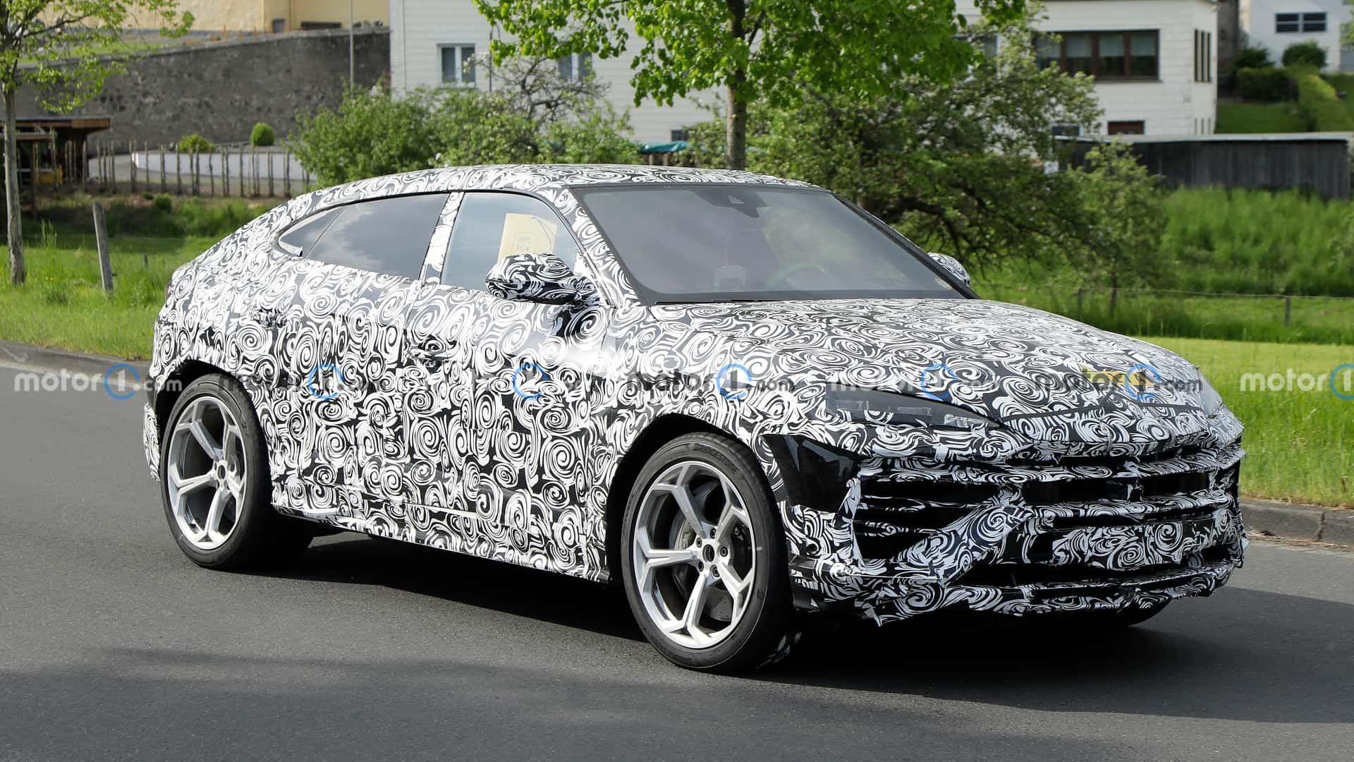 Lamborghini Urus PHEV Spy Shots Provide The Best Look…