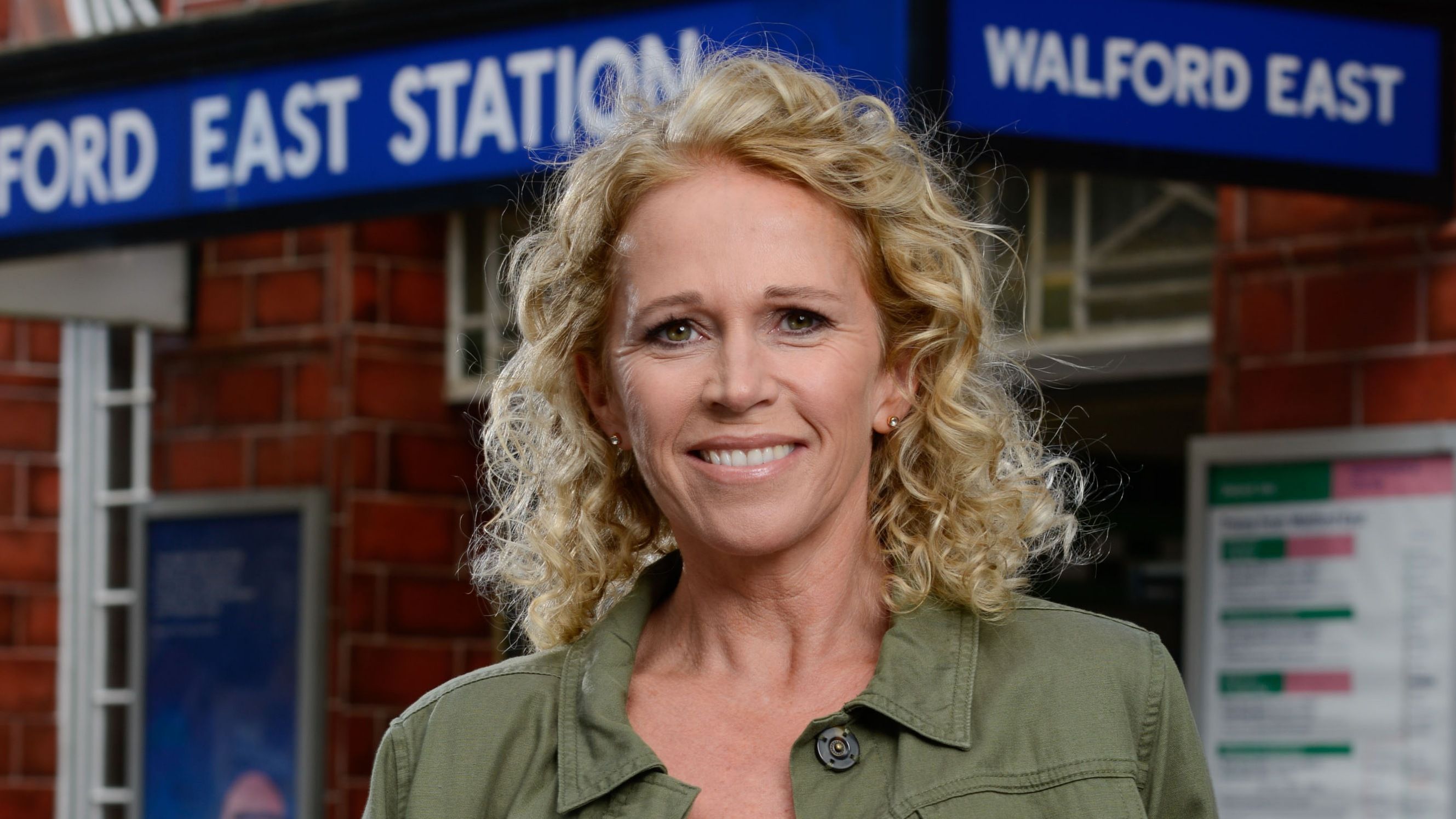 EastEnders legend Lisa Fowler returns in SHOCK baby…