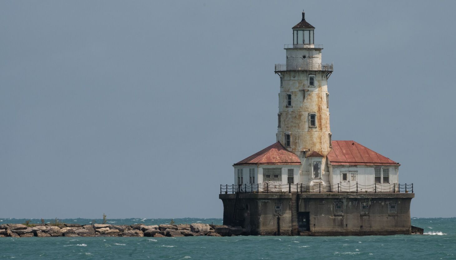 Group hopes to restore Chicago Harbor Lighthouse,…