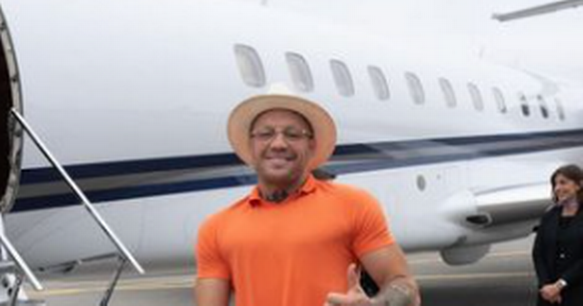 Conor McGregor shares snaps from Dublin airport as he…