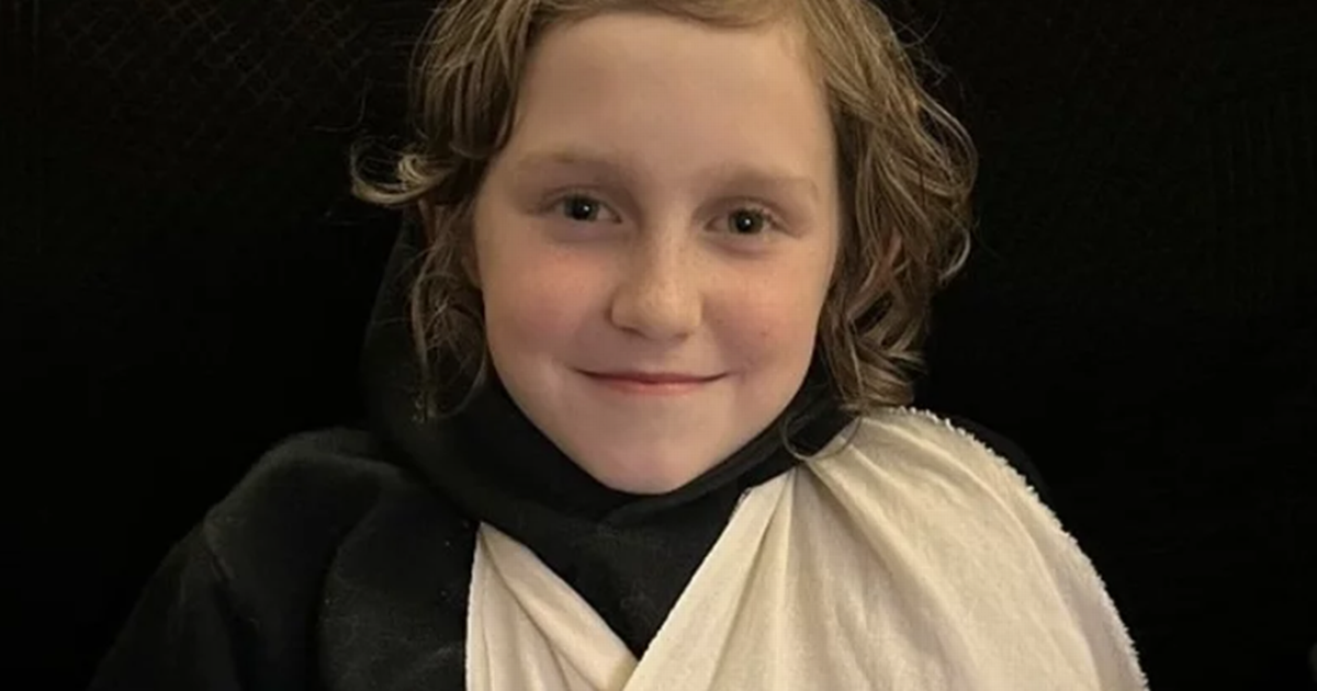 Mum's Edinburgh Zoo nightmare as she watches son fall…