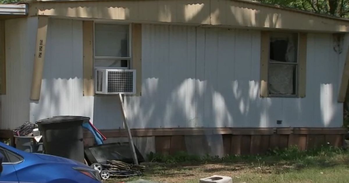 Seven kids found living in filthy trailer with rats,…