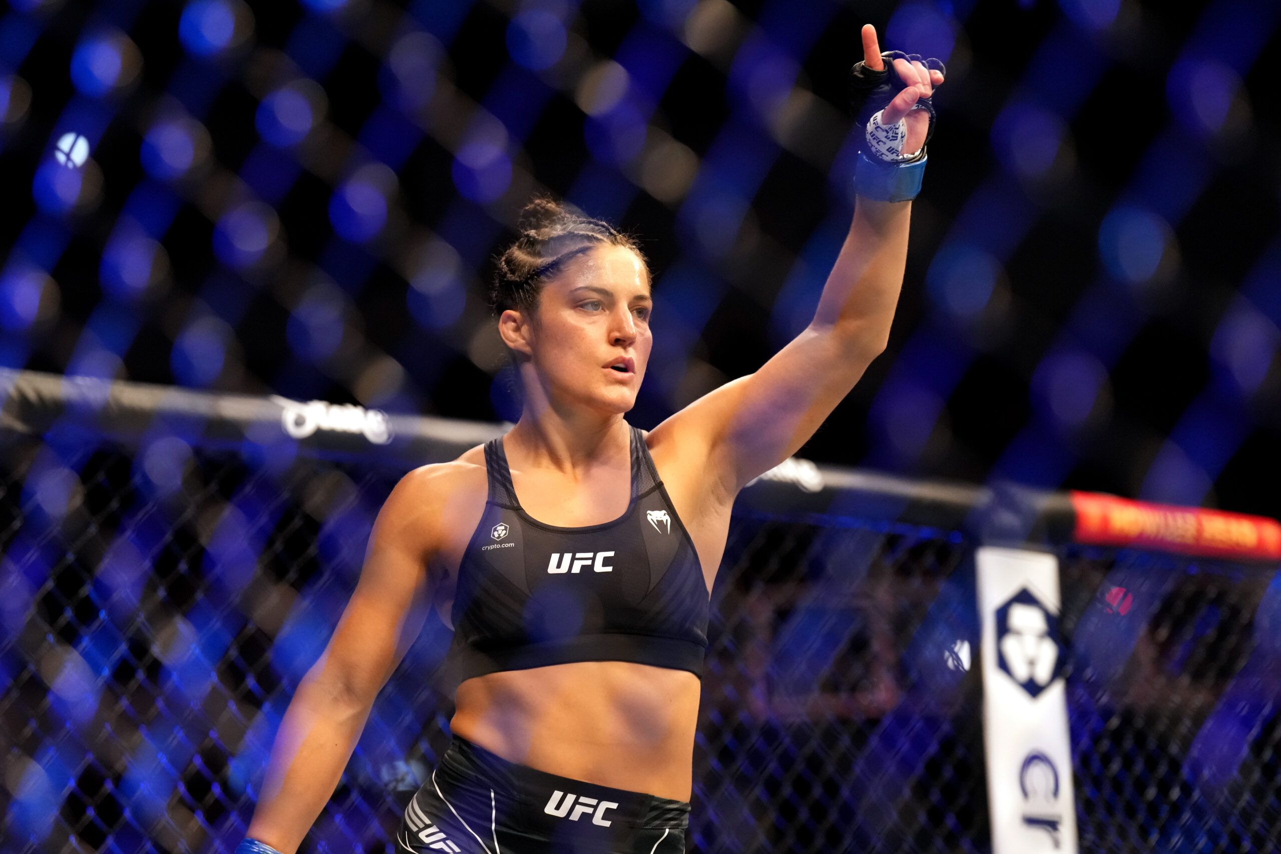 Admiring Alexa Grasso and Irene Aldana, Loopy Godinez…