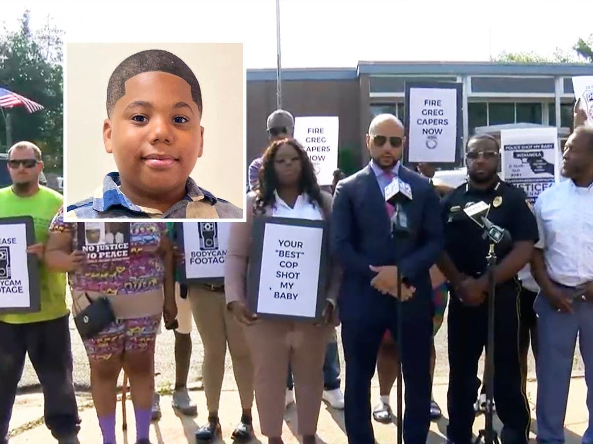 Aderrien Murry called 911 to help his mom. A police…