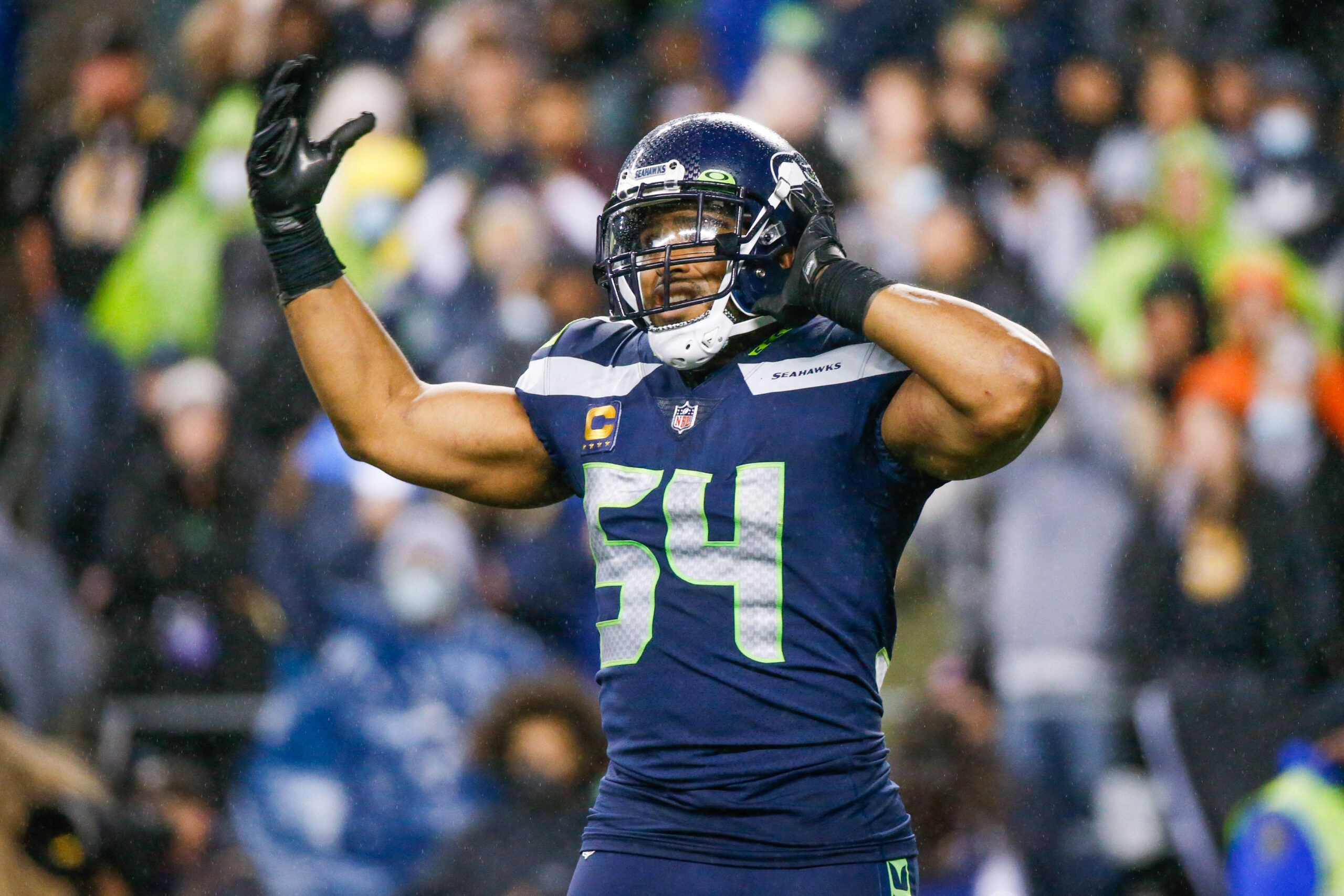 Seahawks DC Clint Hurtt calls Bobby Wagner ‘the…