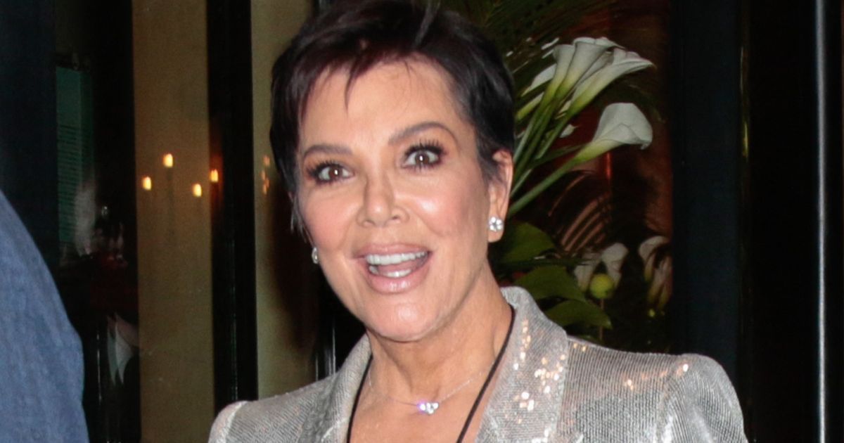 Kris Jenner's real skin texture and wrinkles on…