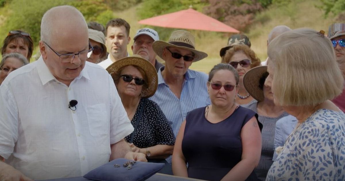 BBC Antiques Roadshow expert's excitement over item's…