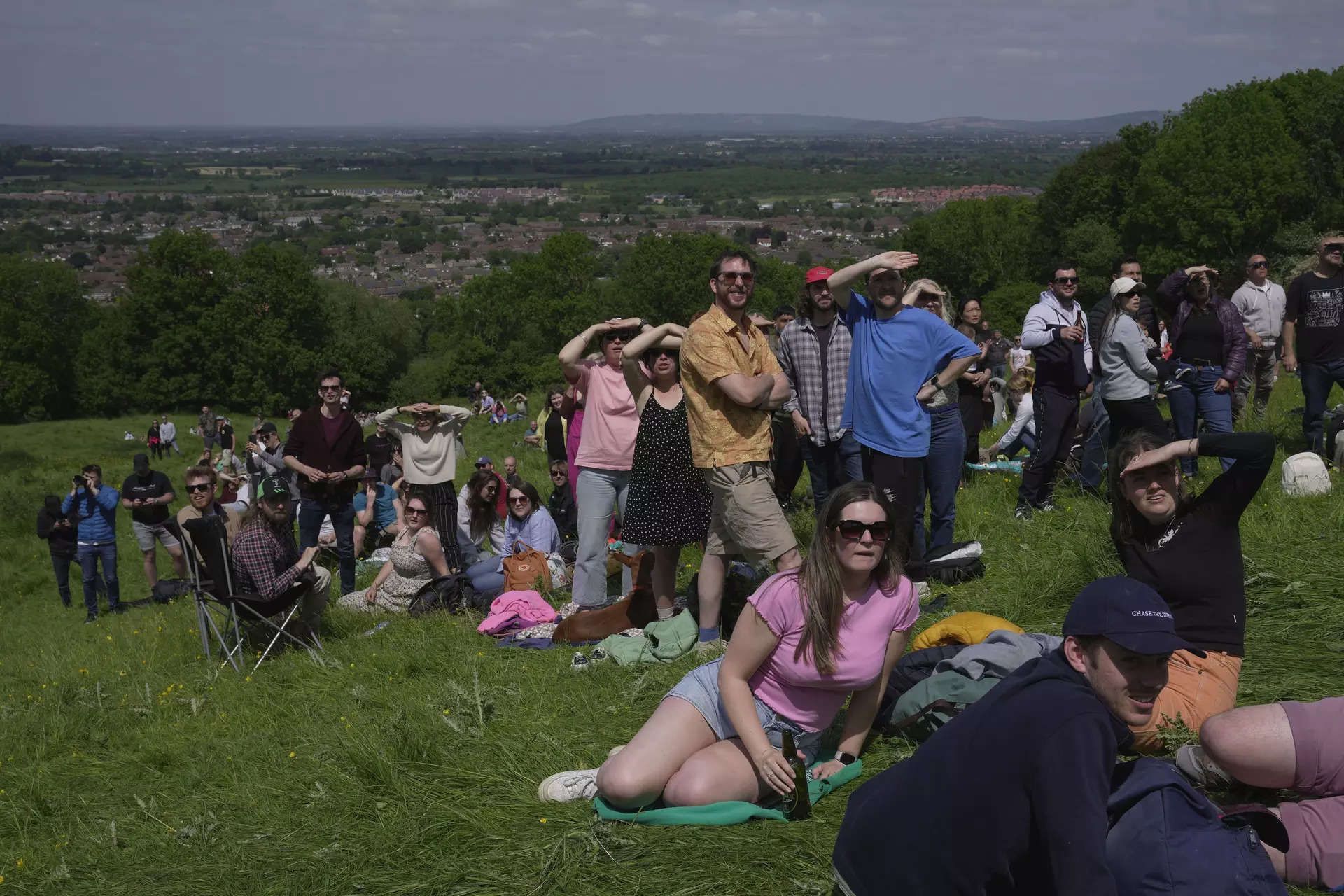 Cheese-rolling race draws hundreds of spectators in UK