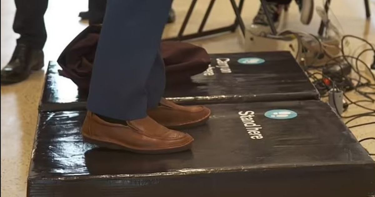 Major airline to ask all international passengers to…