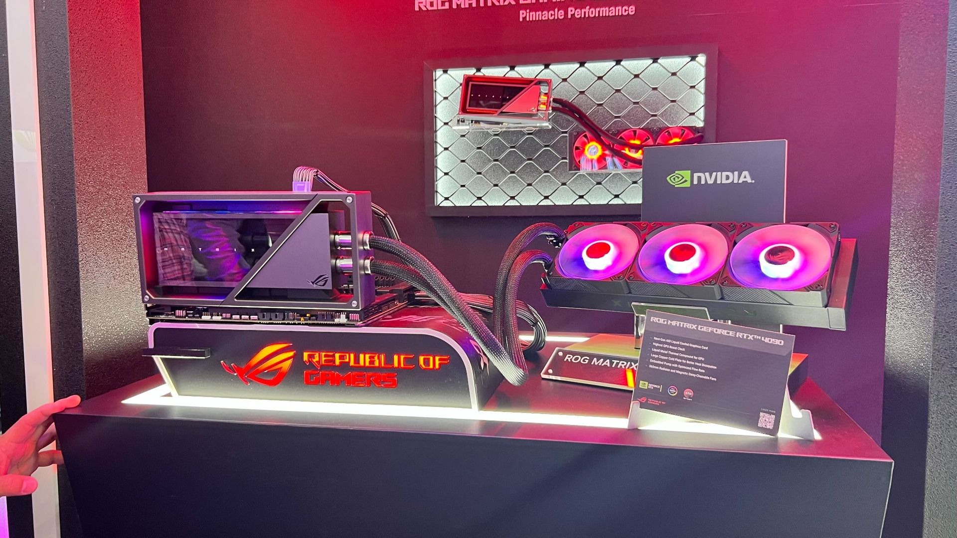 Asus reveals a gorgeous new liquid-cooled GPU, and I'm…