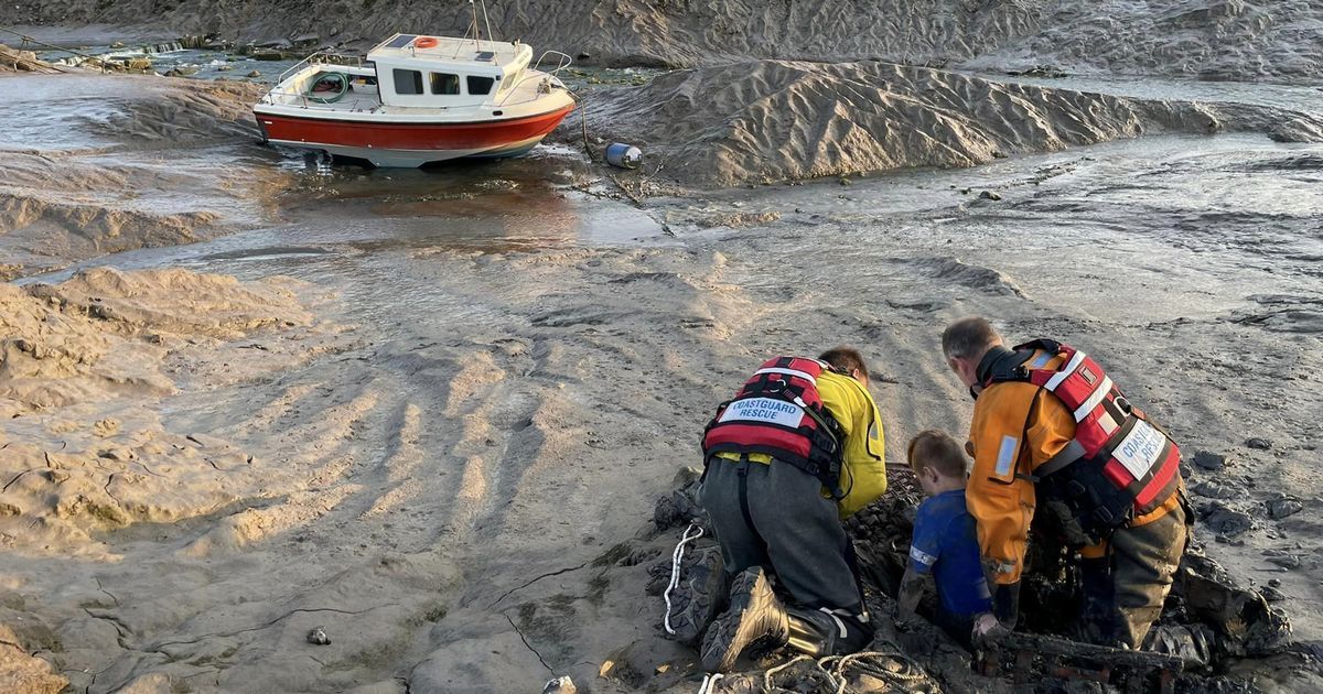 Young boy gets trapped in waist-deep mud while walking…