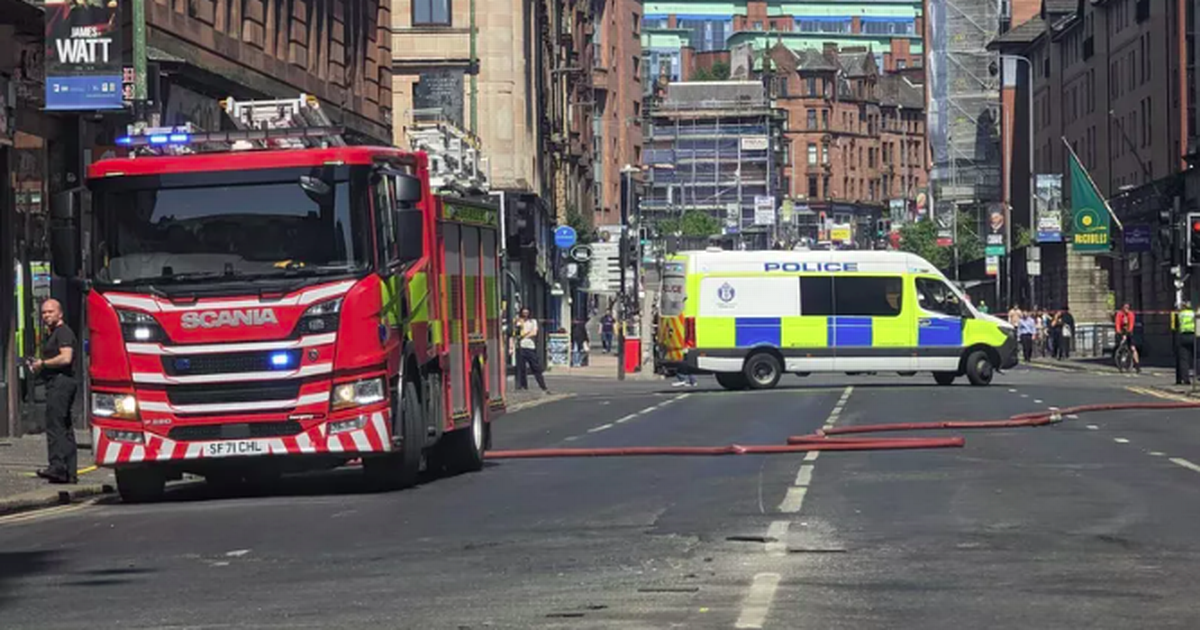 Fire crews tackle blaze at historic Glasgow building…