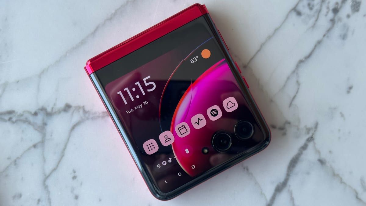 Motorola's Razr Is Back (Again) and It’s the Most…