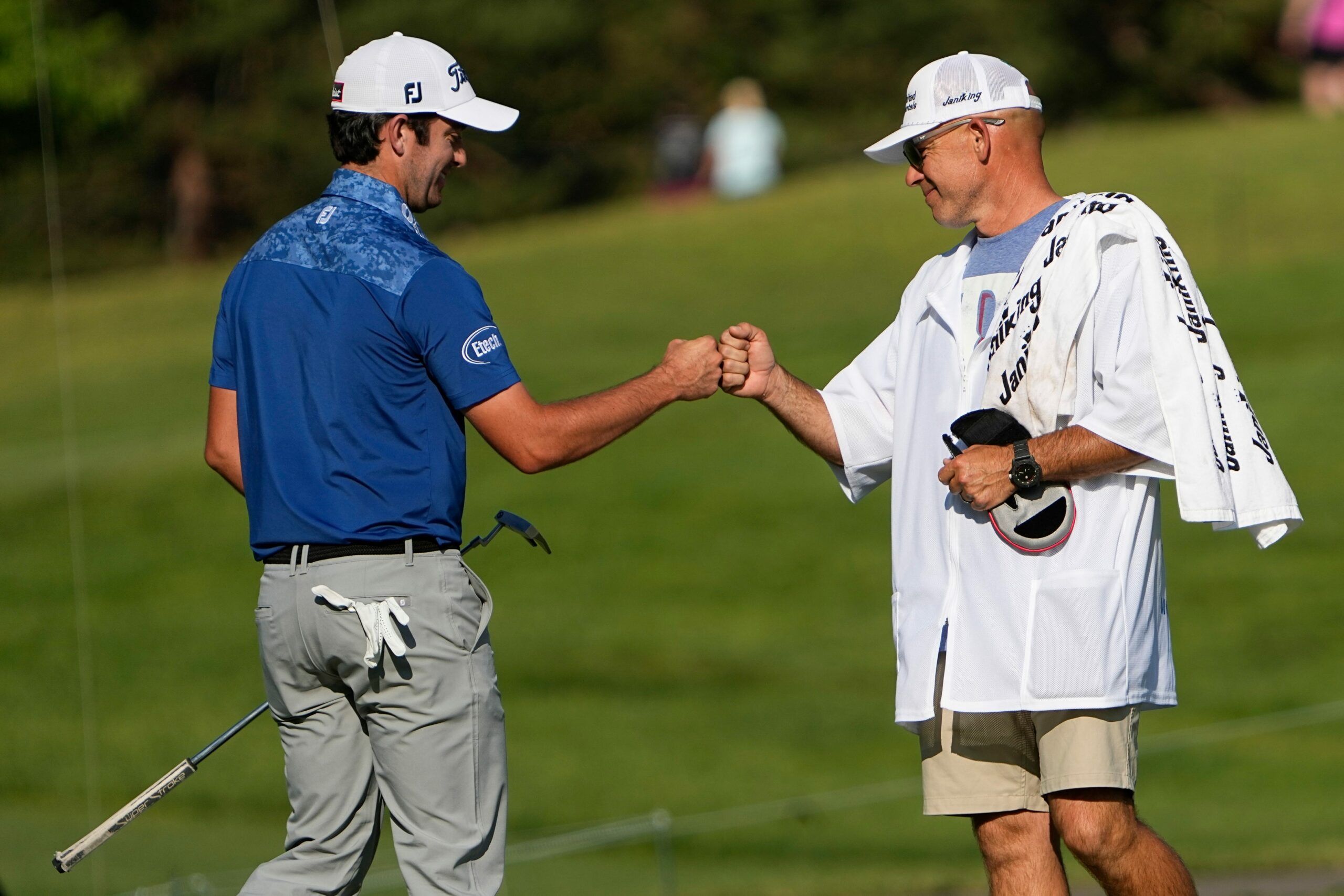 Davis Riley leads, Jordan Spieth and Jon Rahm are…