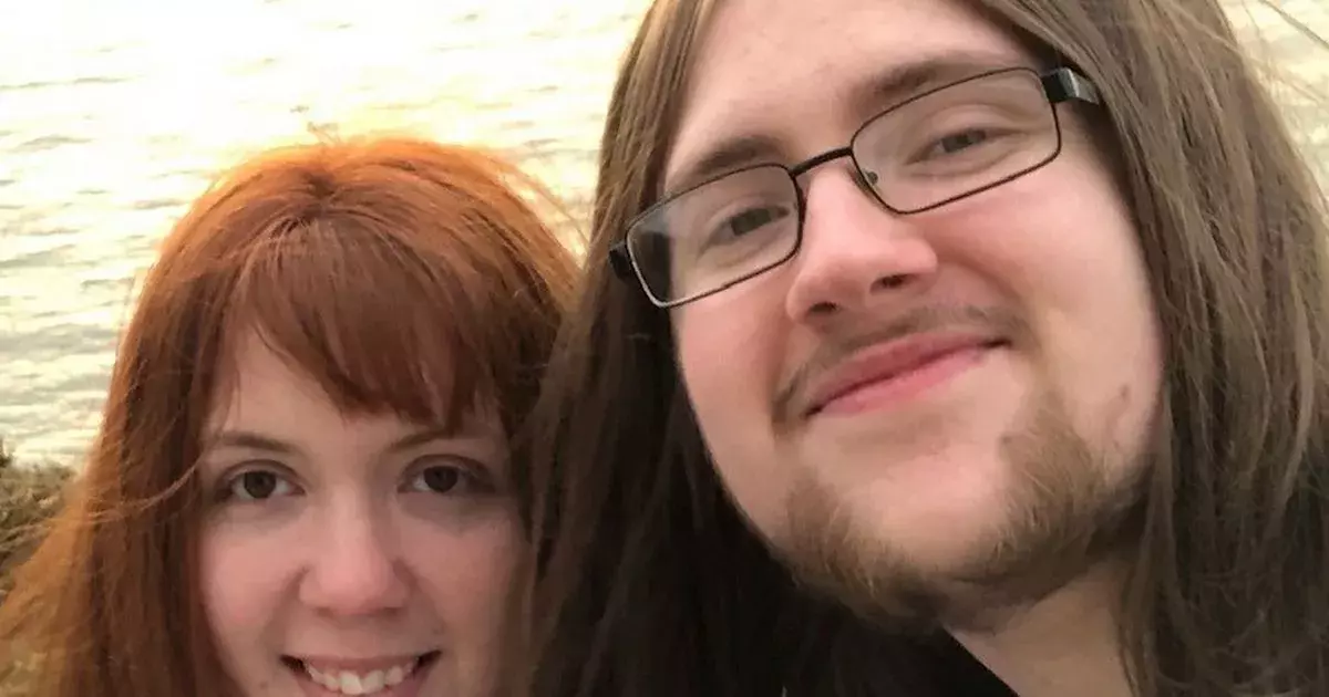 Gamer who met woman 3,700 miles away online married…