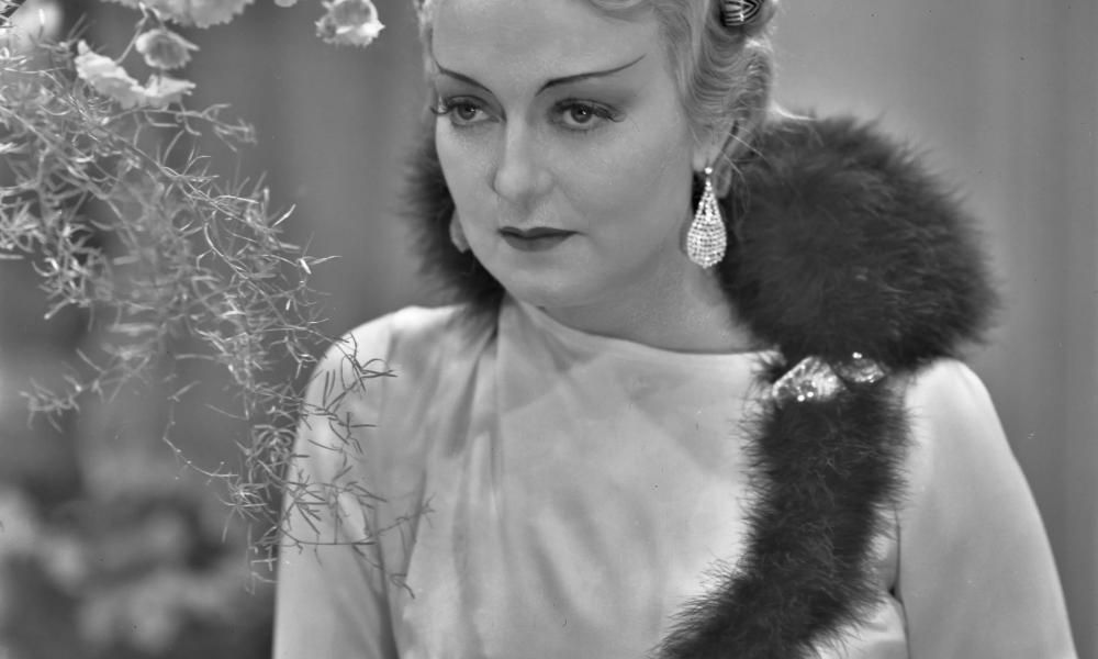 Leonie, Actress and Spy review – greatest-hits profile…