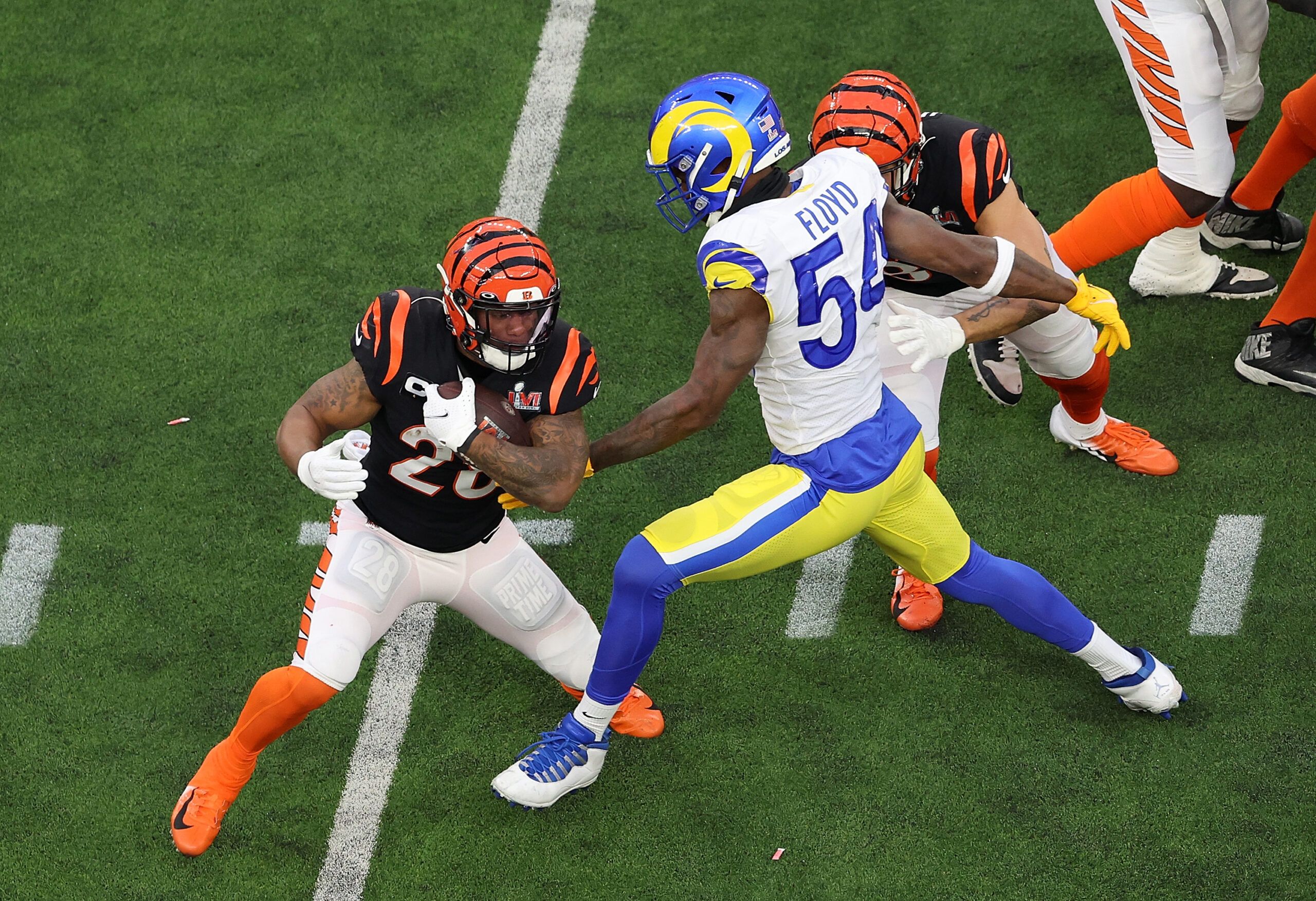 Former Georgia LB Leonard Floyd signs with AFC East…