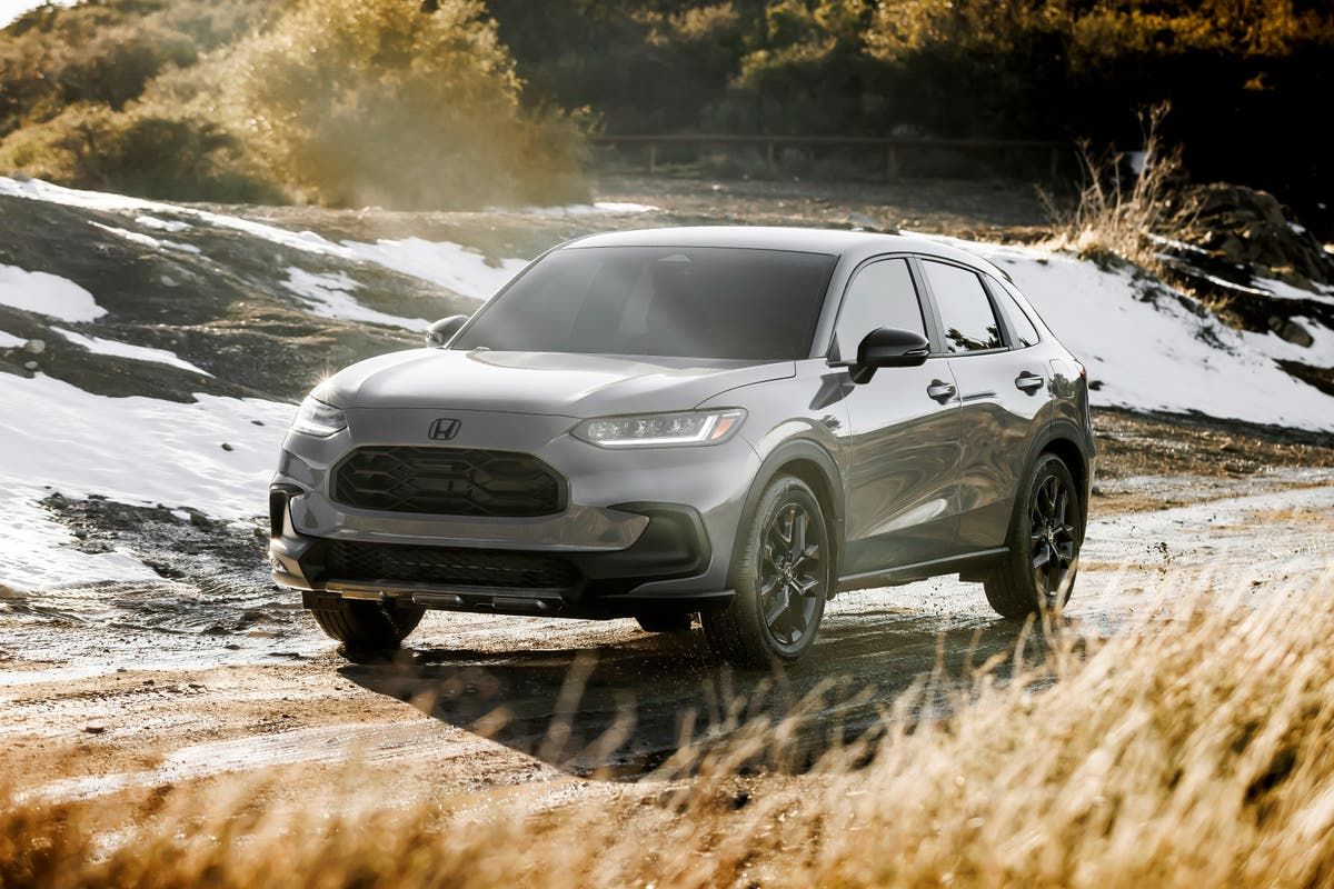 Edmunds compares the 2023 Honda HR-V and Toyota…