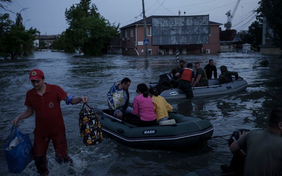Ukraine residents face homelessness, disease after dam…
