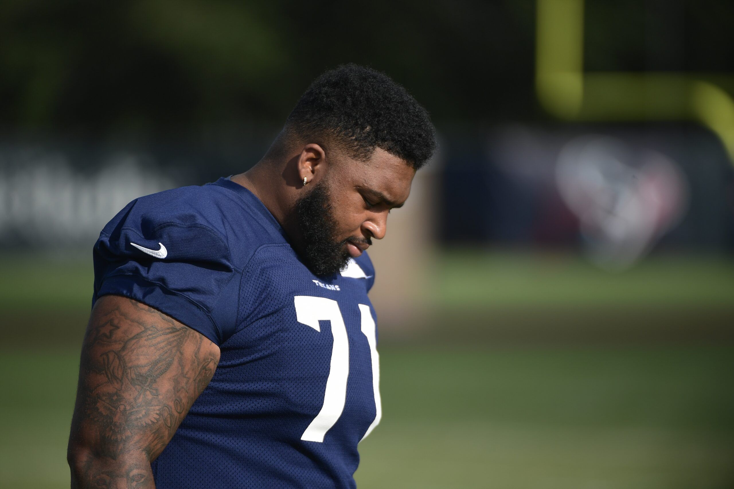Texans RT Tytus Howard leads by example in OL room