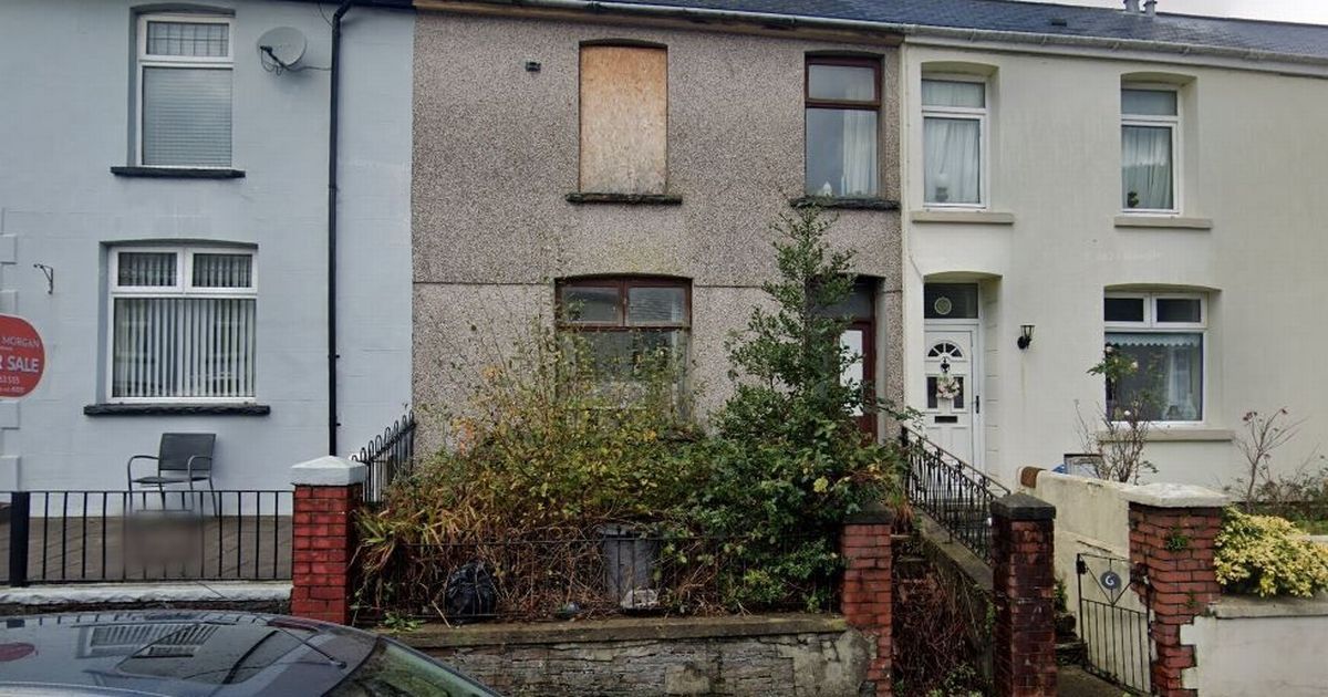 House that is too dangerous to enter goes up for…