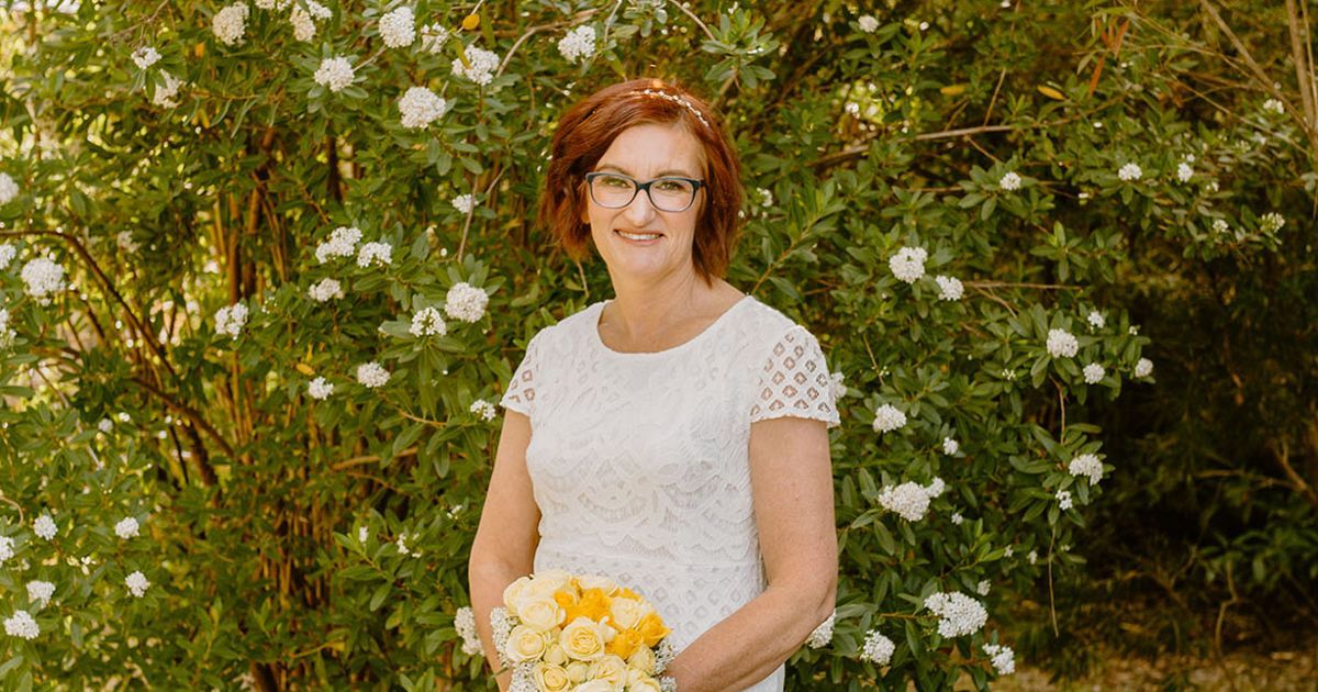 Mum marries herself in stunning full-size wedding, and…