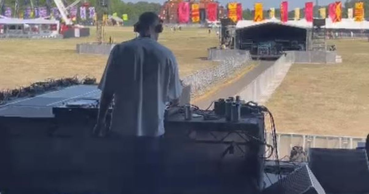 Blue Moon is first song played on Parklife 2023 stage…