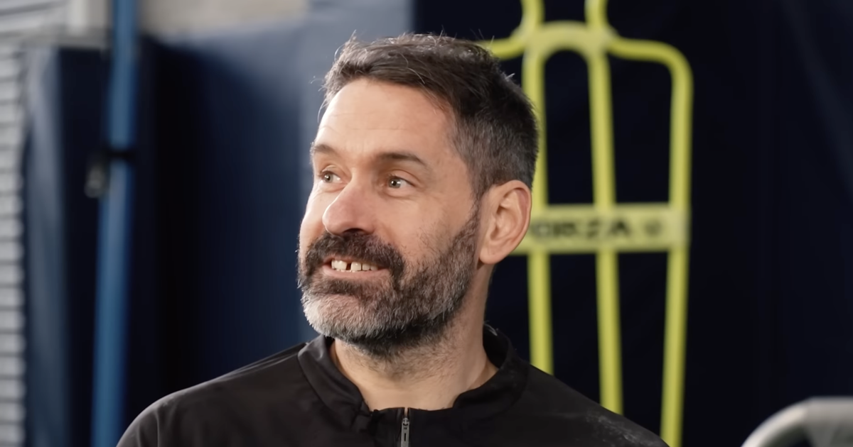 Scott Carson superbly responds to claim he doesn't…
