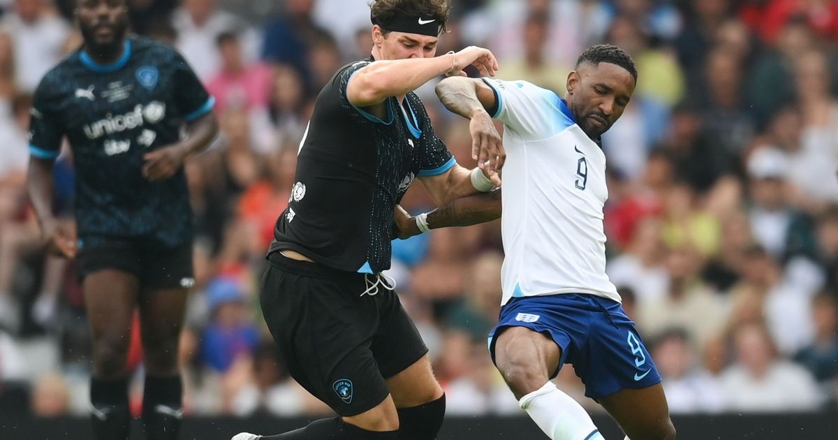 Soccer Aid fans call on Wrexham to snap up World XI…