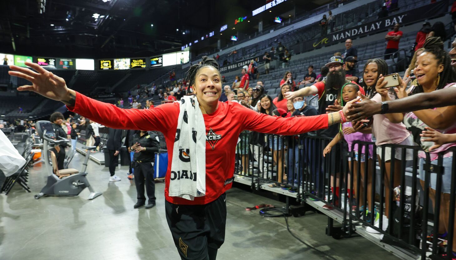 A familiar Ace: Candace Parker, Las Vegas get past Sky