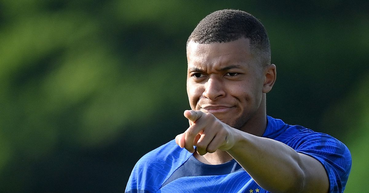 Kylian Mbappe hands Chelsea transfer advantage for…