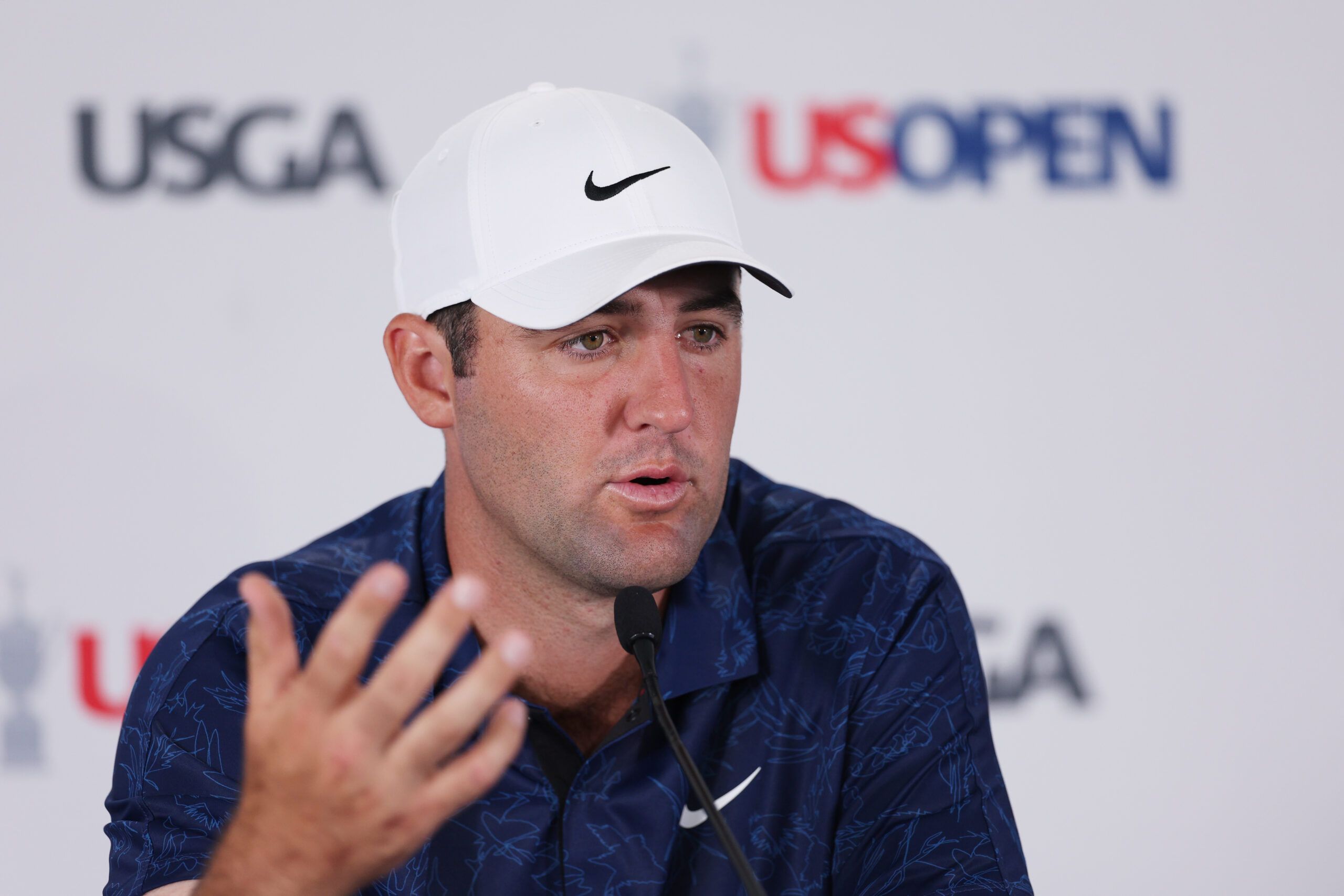 2023 U.S. Open: Scottie Scheffler mulling putter…