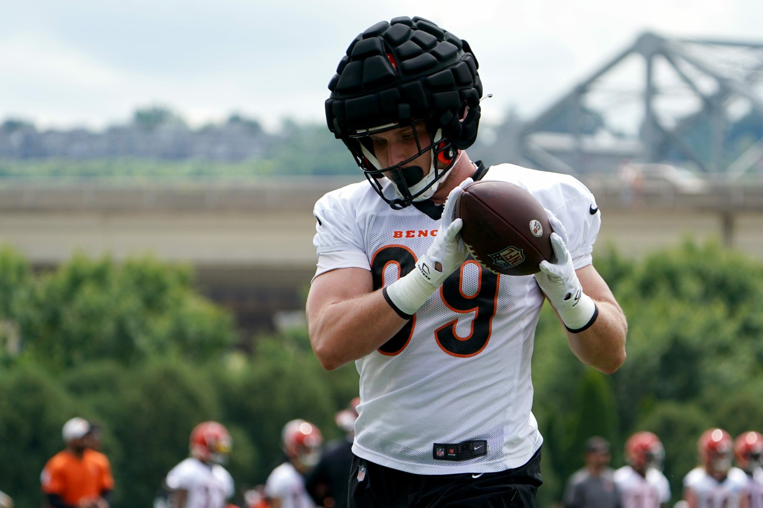 Bengals TE Drew Sample making faster injury comeback…