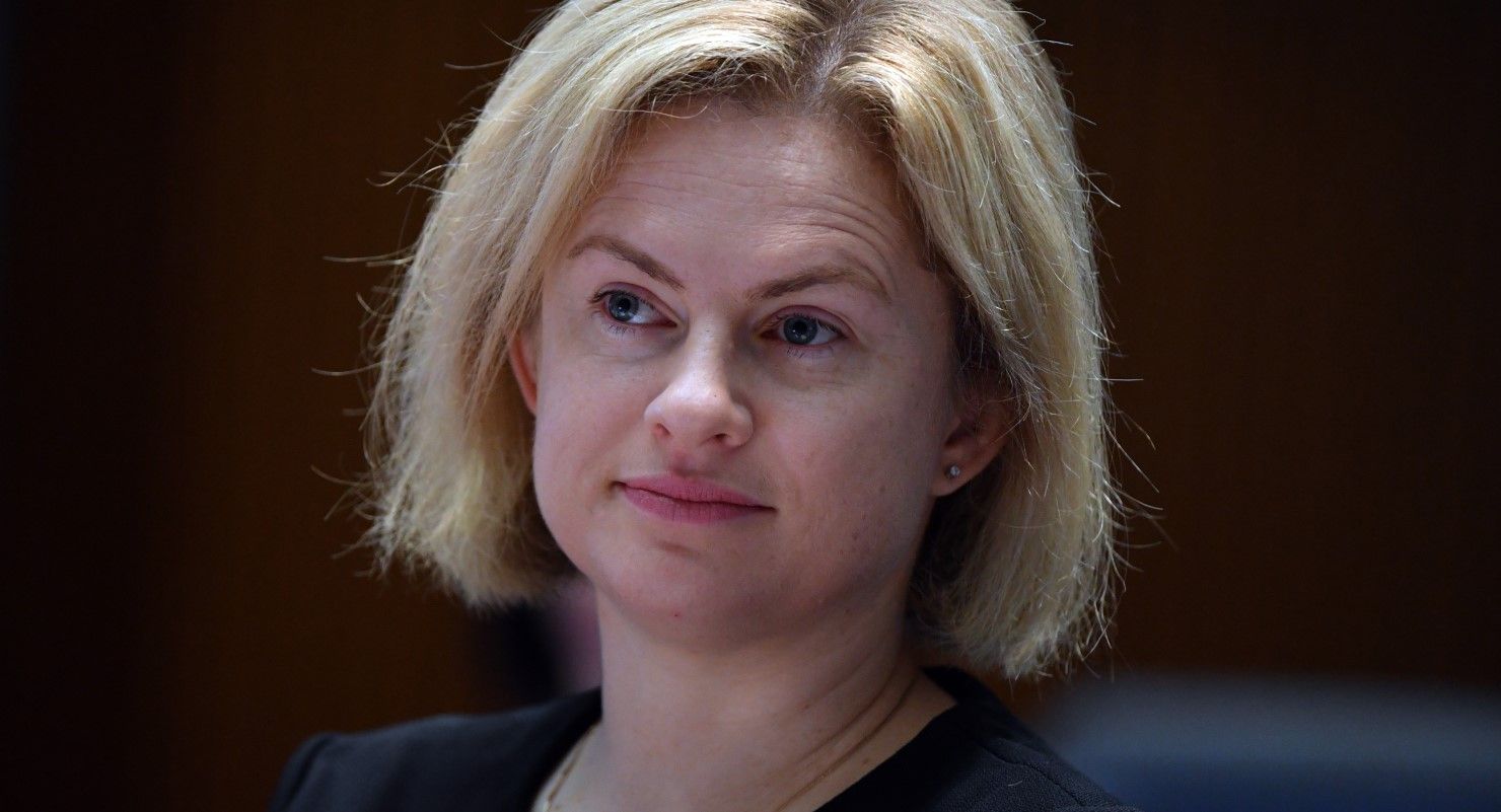 Former senator accuses Van of misconduct