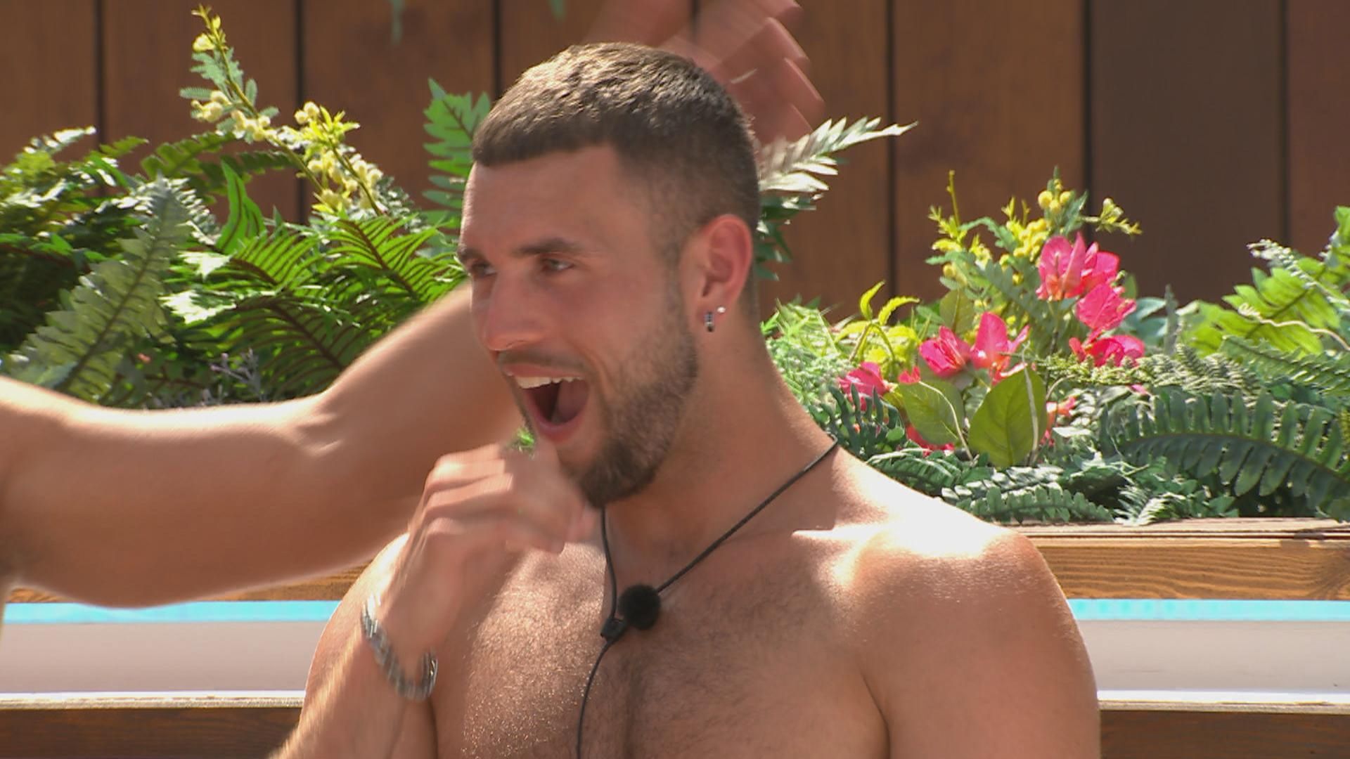 Love Island viewers left in hysterics after spotting…