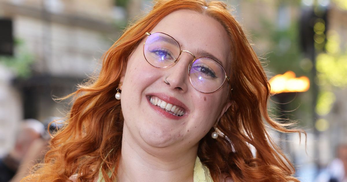 Jonathan Ross' daughter Honey oozes body confidence as…