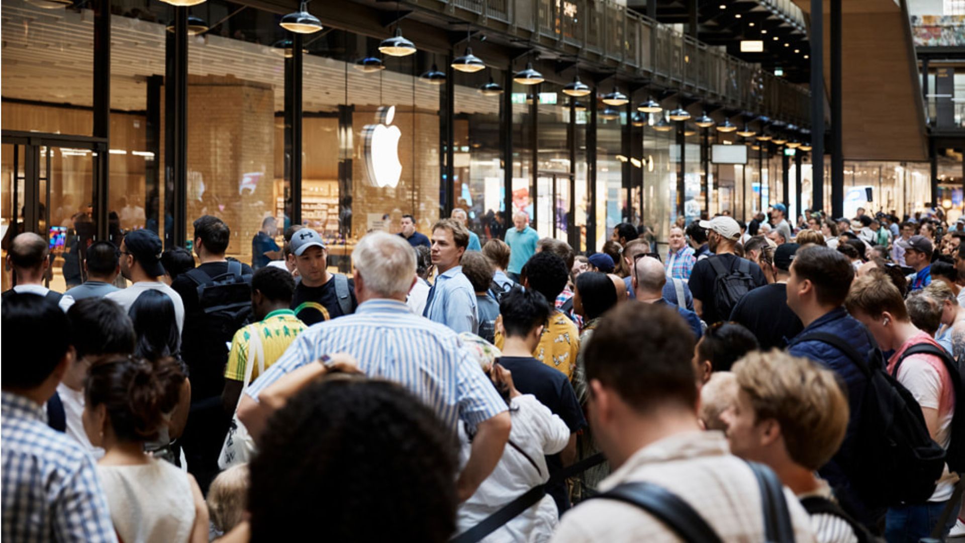 Apple opens its flagship London store in the city's…