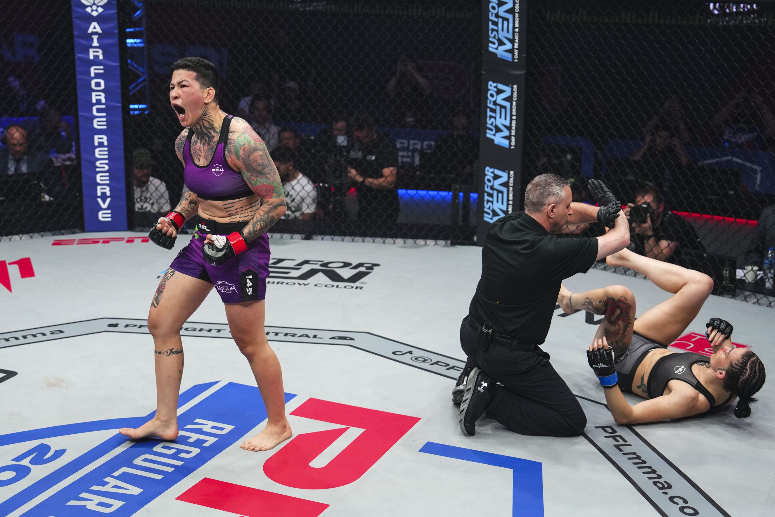 Larissa Pacheco def. Amber Leibrock at 2023 PFL 5:…