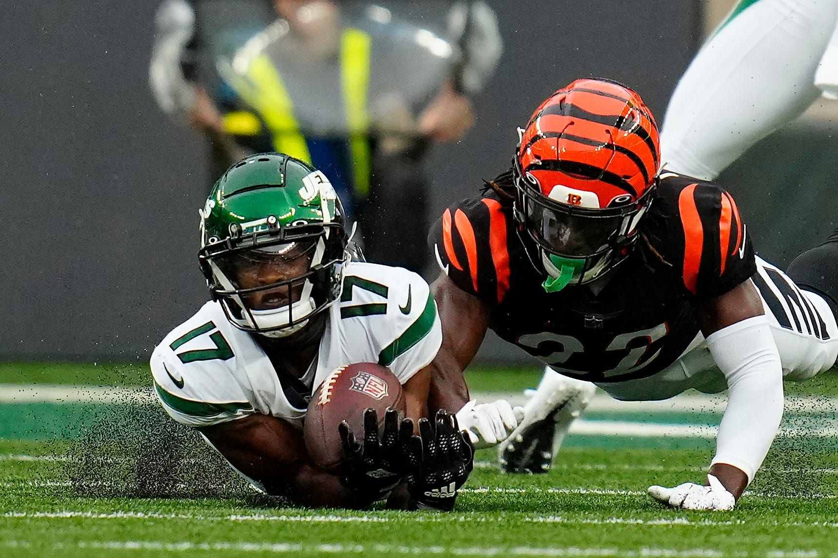 Jets check in 20th on PFF’s receiving group rankings,…