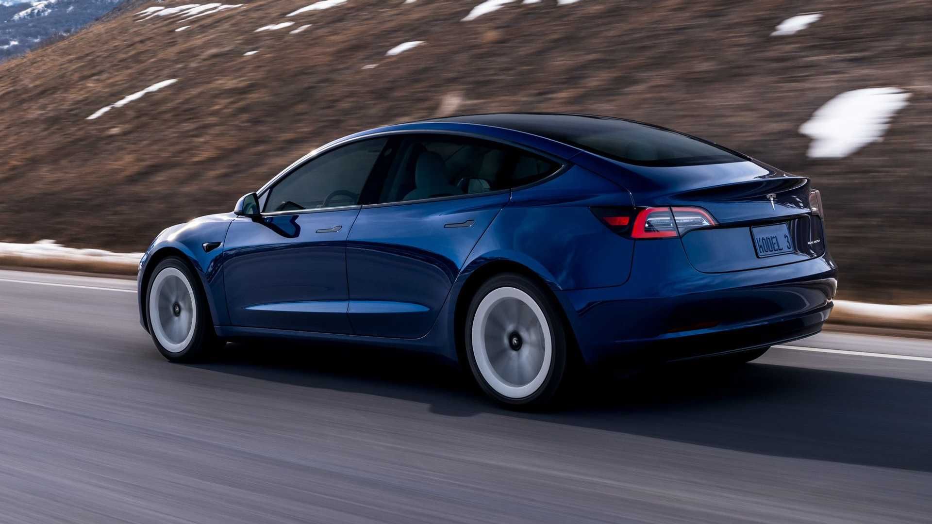 Tesla Model 3 “Highland” Redesigned Taillight Partly…