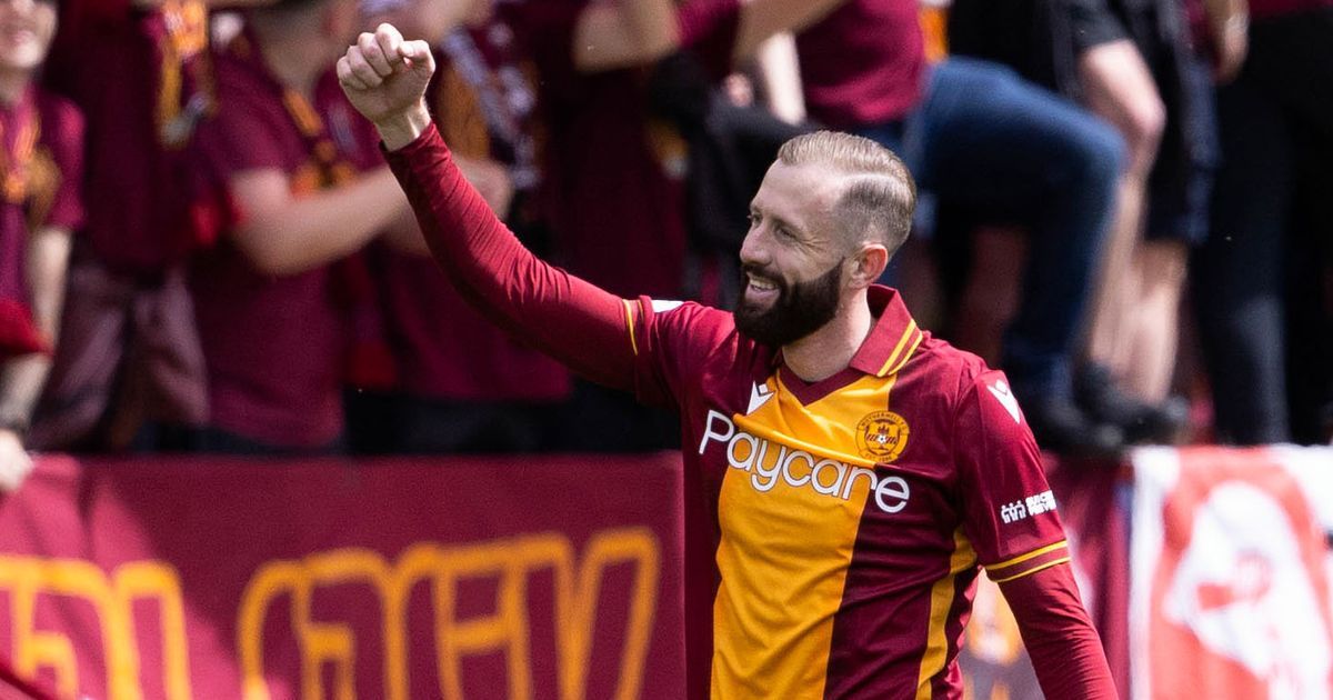 FC Groningen complete Kevin van Veen signing as…