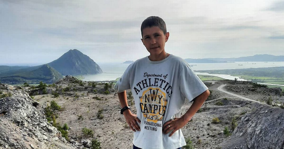 Man who 'looks 14' has birth certificate with him at…