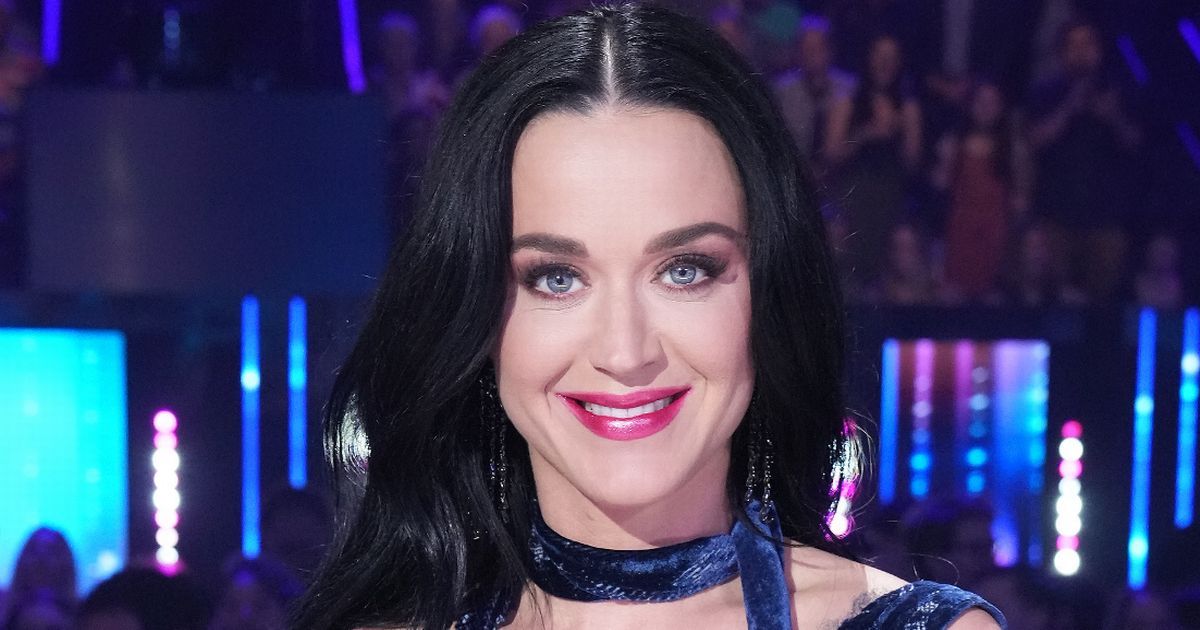 Katy Perry debuts bold new hairstyle as she surprises…