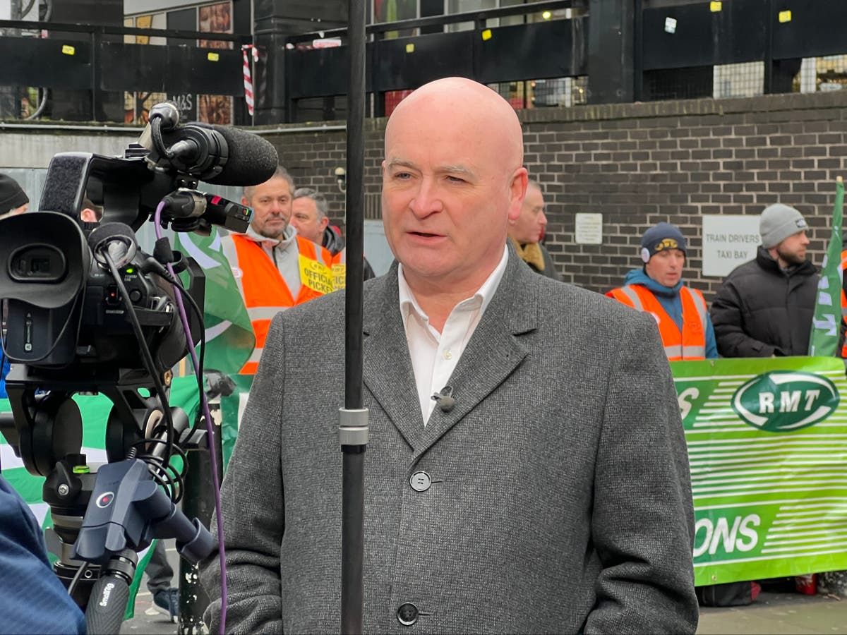 Mick Lynch says more rail strikes ‘fairly certain’…
