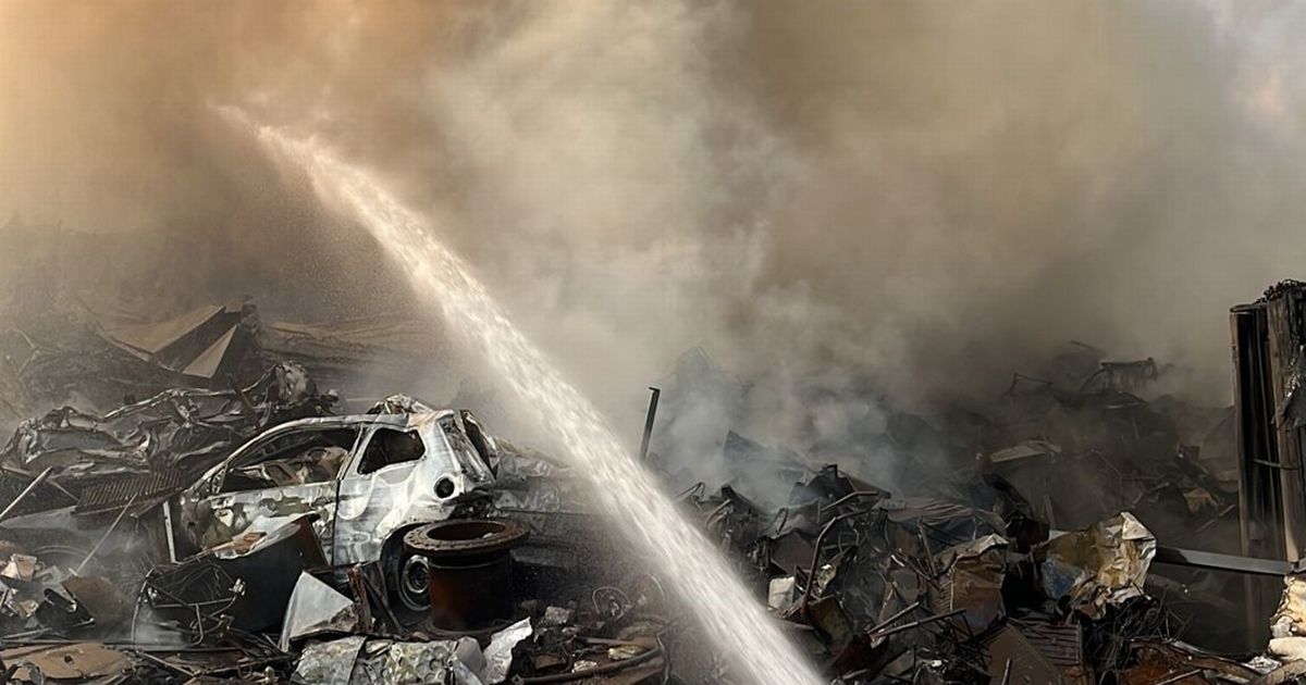 Major fire at scrapyard sends 200 tonnes of rubbish up…