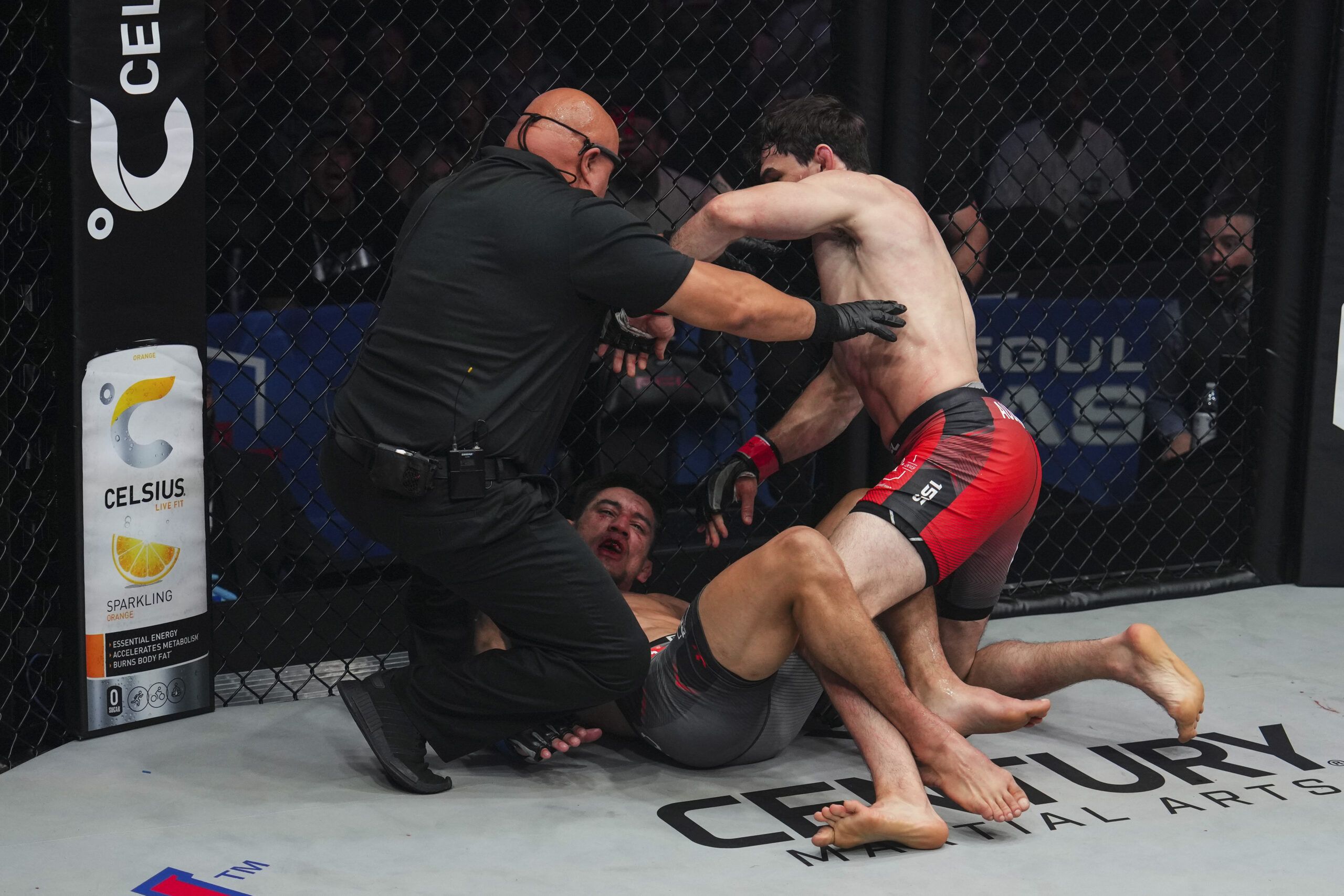 2023 PFL 6 video: Olivier Aubin-Mercier’s knee crushes…