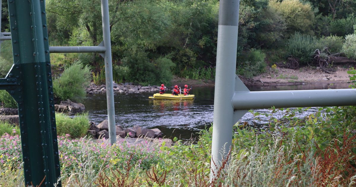 Youngsters spotted swimming in River Tyne where teen…
