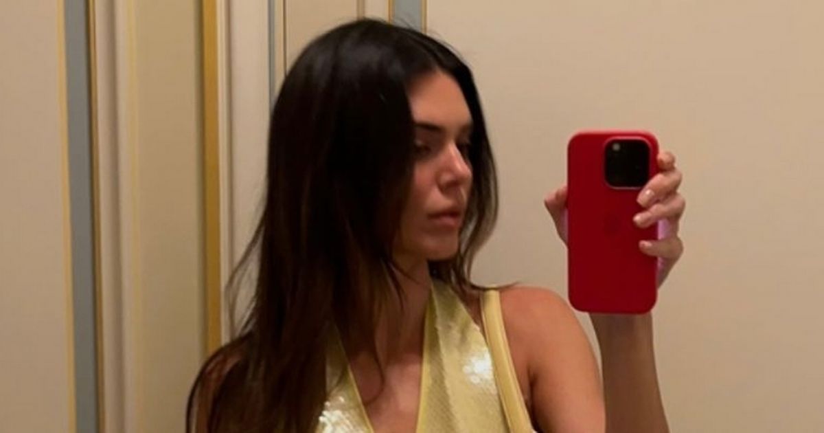 Kendall Jenner stuns fans as she goes braless in…