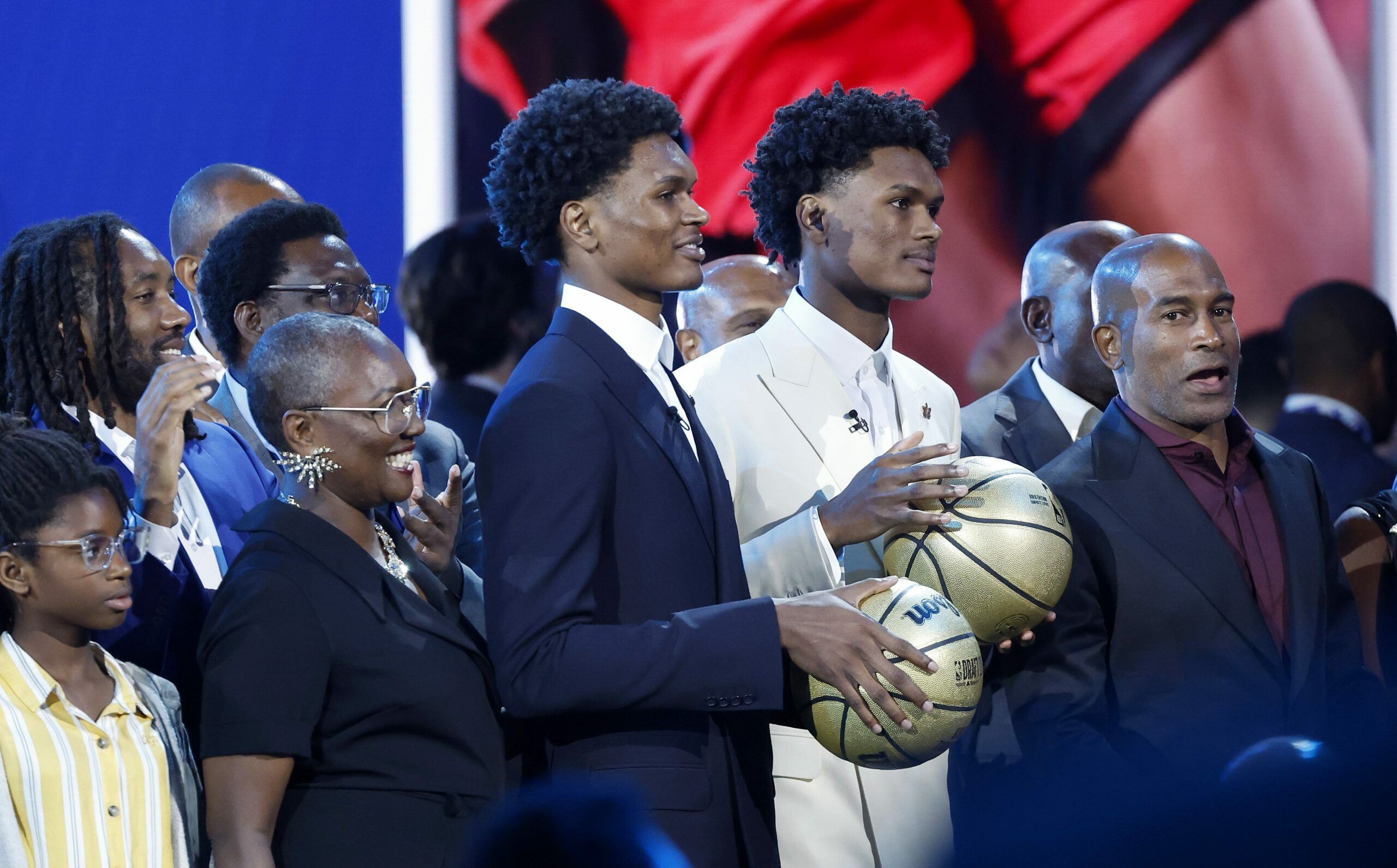 How Troy Thompson Sr. helped guide his twin sons, Amen…